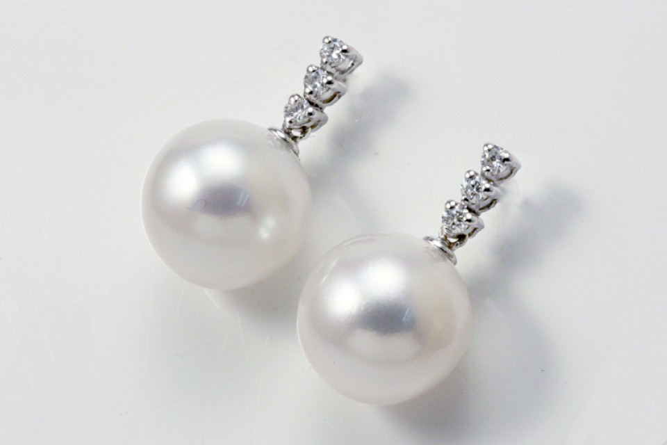 ORECCHINI PERLE AUSTRALIANE 12 MM E DIAMANTI CT. 0.20 | Biffi Gioielli